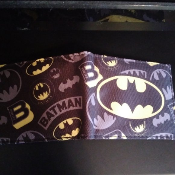 DC Comics | Bags | New Batman Symbol Bi Fold Unisex Wallet Dc Comic ...